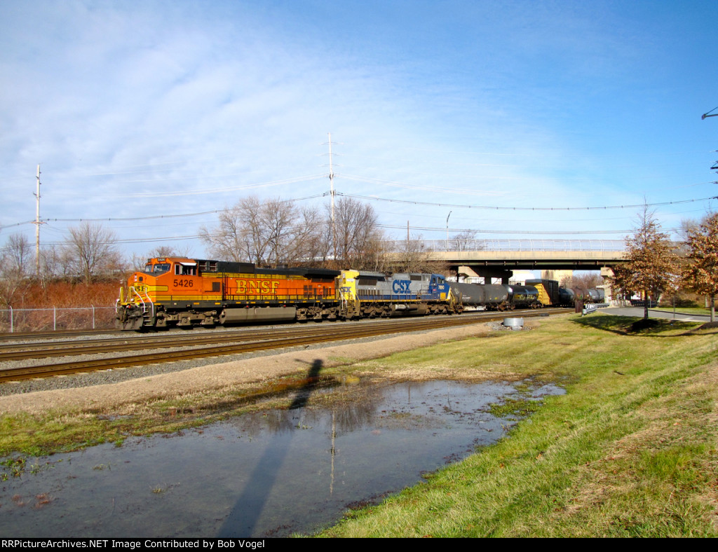 BNSF 5426 and CSX 7690